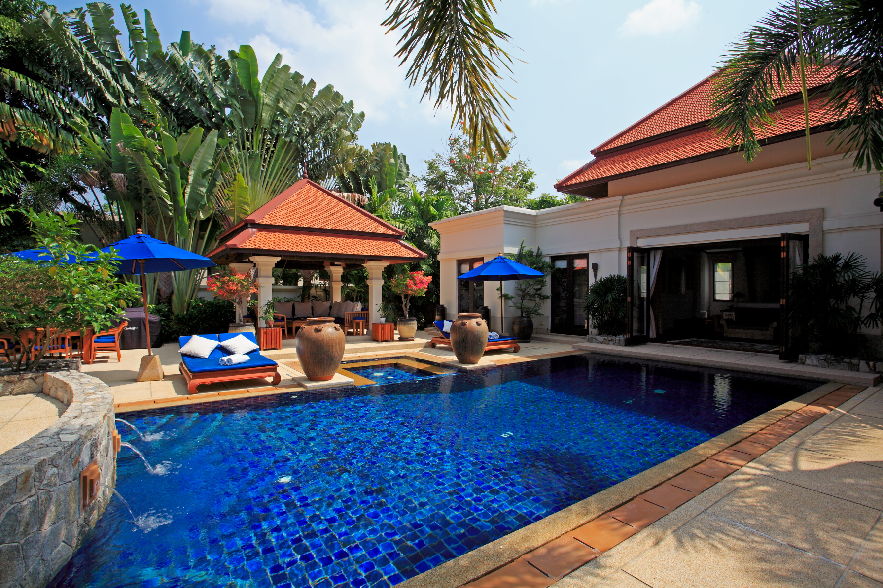 pool & sala - Thai Smile Properties